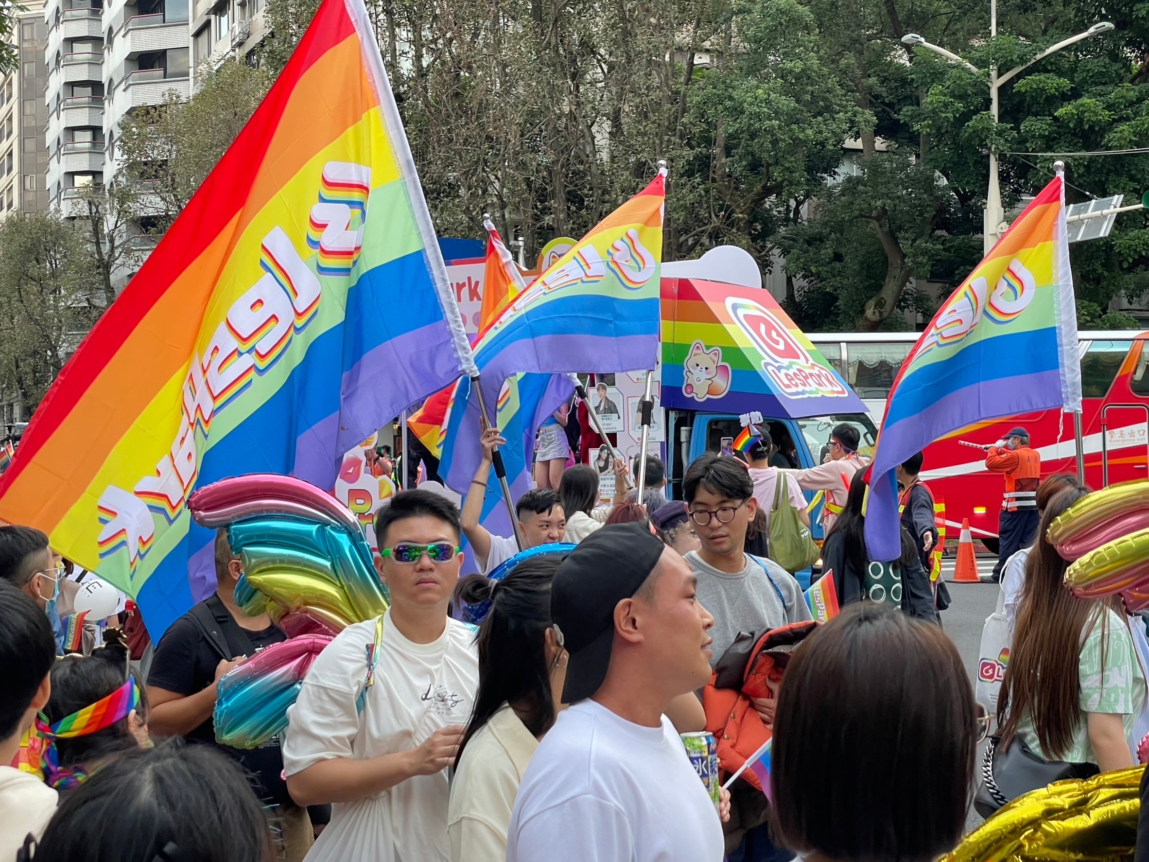 台湾LGBTQ＋プライドに18万人が市街地をパレード | LGBT.jp